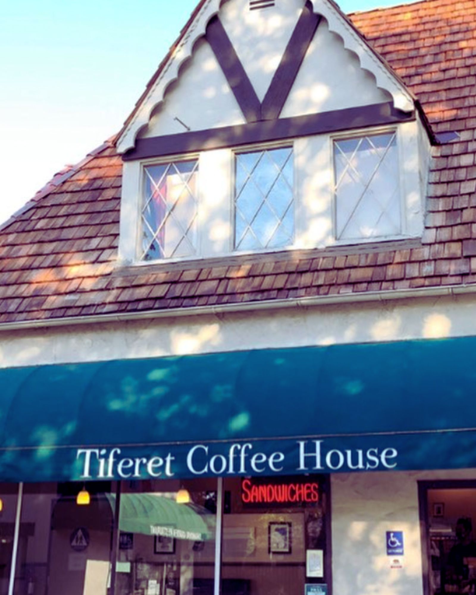 9+ Best Coffee Shops In Sacramento (Local Approved) - Plugged In Travel
