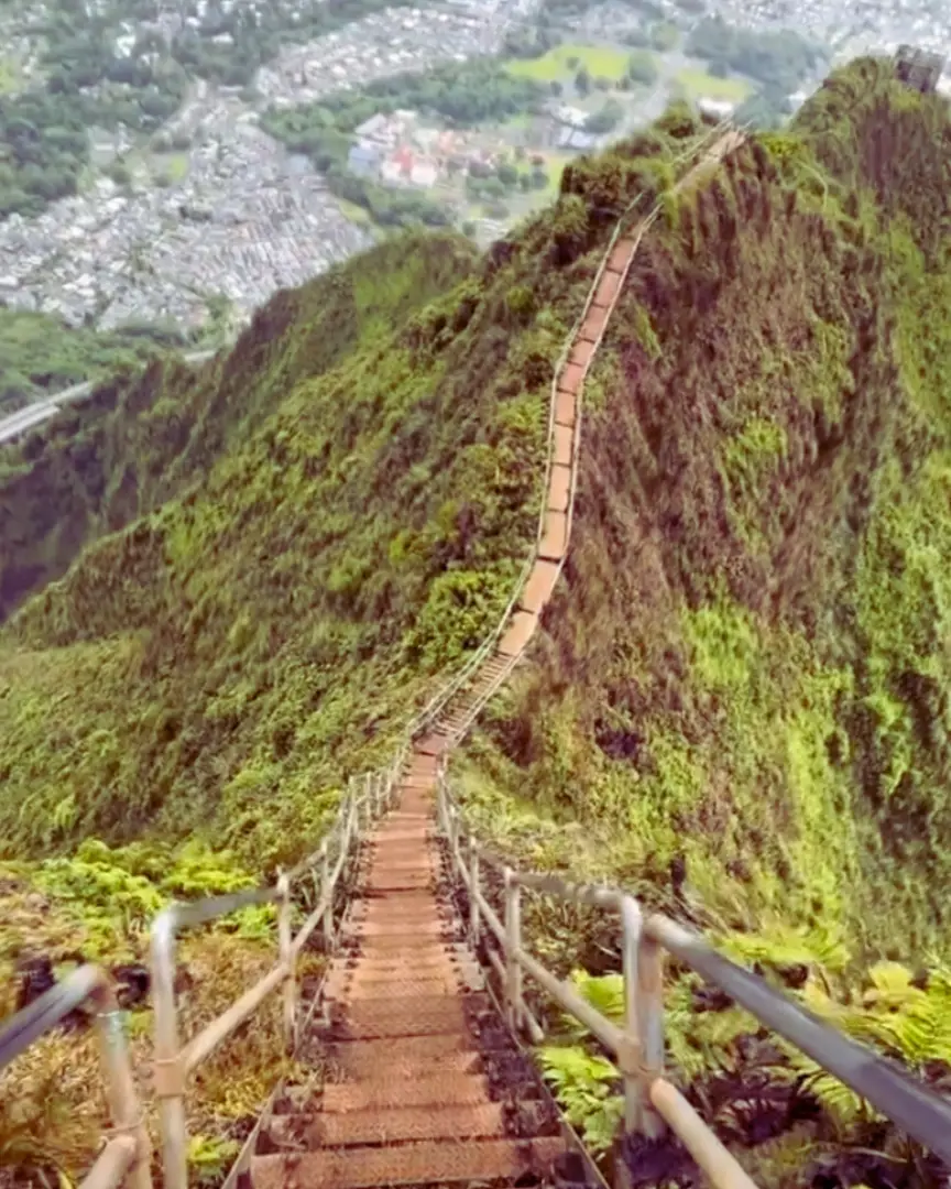 Stairway To Heaven Hike In Oahu - Haiku Stairs (Tourist Guide ...